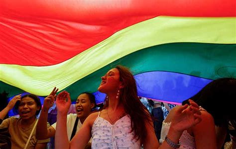 Dvb လိင်တူချင်းလက်ထပ်ခွင့်အတွက် နီပေါတရားရုံးချုပ်က ပထမဆုံးအကြိမ် လမ်းဖွင့်ပေး