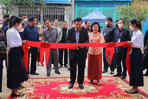 សម្តេចតេជោ ហ៊ុន សែន និងសម្តេចកិត្តិព្រឹទ្ធបណ្ឌិត អញ្ជើញចុះសួរសុខទុក្ខដល់កុមារី យុវតី