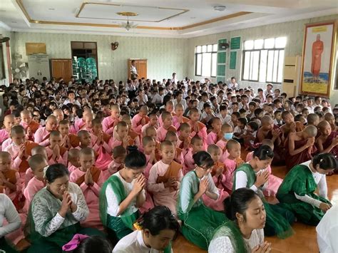 သန်လျင်ဘုန်းတော်ကြီးသင် ပညာရေးကျောင်းဝါဆိုသင်္ကန်းဆက်ကပ်လှူဒါန်း