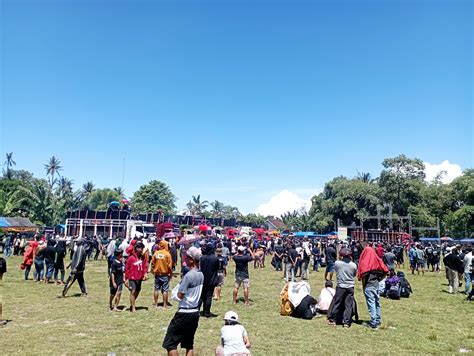 Puluhan Truk Kontainer Membawa Sound System Penuhi Lapangan Sumbersewu