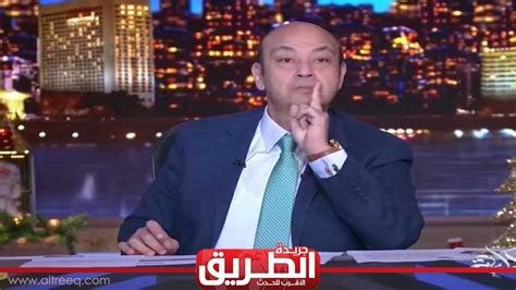 بشويش على الفنانين عمرو أديب يعلق على إعلان حسين فهمي للملابس