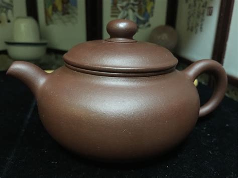 皇室御用精品紫砂館全手工一廠到五廠綠標白標雷射標廠壺廠泥廠工：中國宜興書扁壺年糕土（可以使用信用卡付款）220cc