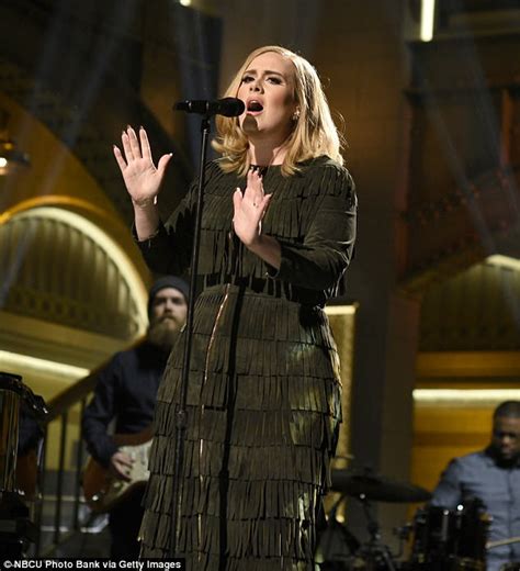 Adele Praises Burberry As Christopher Bailey Steps Down Daily Mail Online