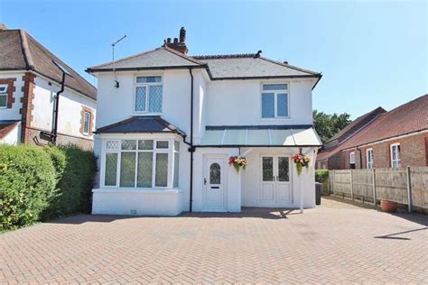 London Road Purbrook Waterlooville Po7 4 Bedroom Detached House For