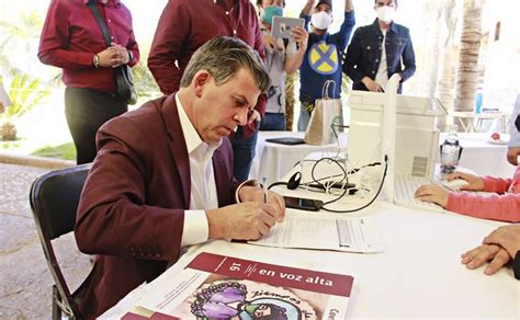 Ricardo Sheffield se registra como candidato de Morena a la alcaldía de