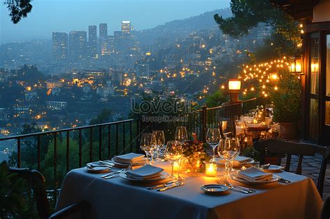 로맨틱 시티 나이트 뷰 촛불 저녁 식사