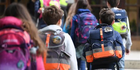 Um Busse Und Bahnen Nicht Zu Verstopfen Beginnt Die Schule In Hamburg