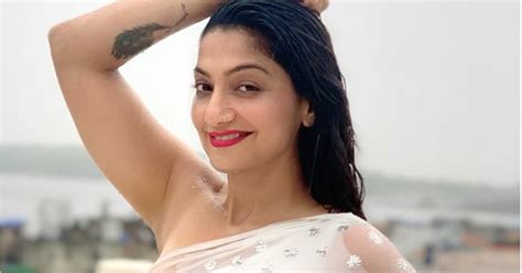 Aartii Naagpal Actress From Savdhaan India Hot Saree Photos