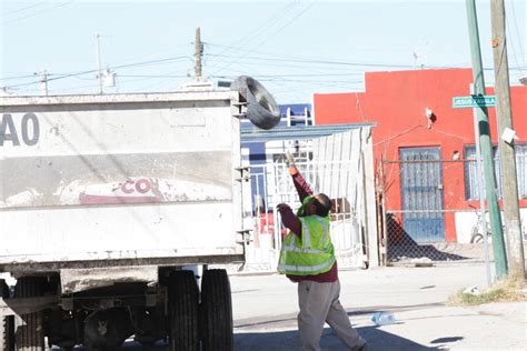 Retiran 4 2 toneladas de tiliches a petición de vecinos de la colonia