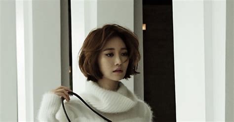 고준희 과감한 옆트임 스커트 무보정 각선미 맞아[포토엔]