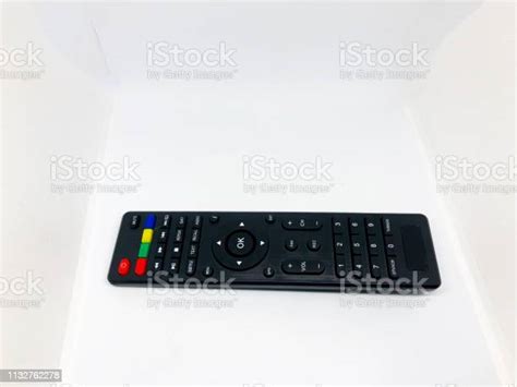 수신기 Tv 원격 제어 흰색 배경 감시에 대한 스톡 사진 및 기타 이미지 감시 낮 노랑 Istock