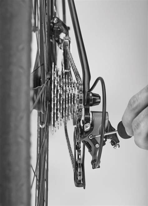 How To Adjust A Rear Derailleur Setting Limit Screws Bike Repair