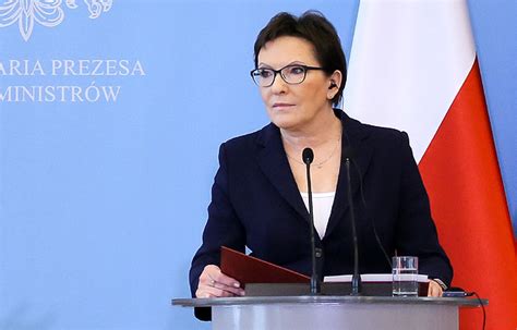 Spadają notowania rządu Ewy Kopacz Najnowszy sondaż CBOS WP Wiadomości