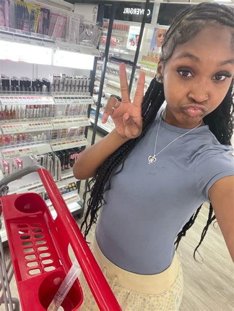 Pin By ®️ On Pretty Girls Cute Simple Outfits Pretty Girls Selfies