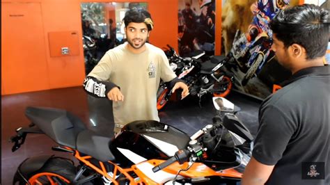 Booking And Test Ride Of 2018 Ktm Rc390 Youtube