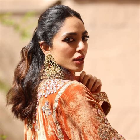 Sobhita Dhulipala ‘శోభిత ధూళిపాళ గ్లామర్ షో నెట్టింట వైరల్ అవుతున్న