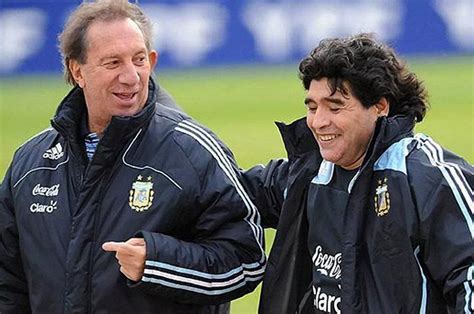 Carlos Bilardo Mientras Veía Su Propia Serie Se Enteró De La Muerte De