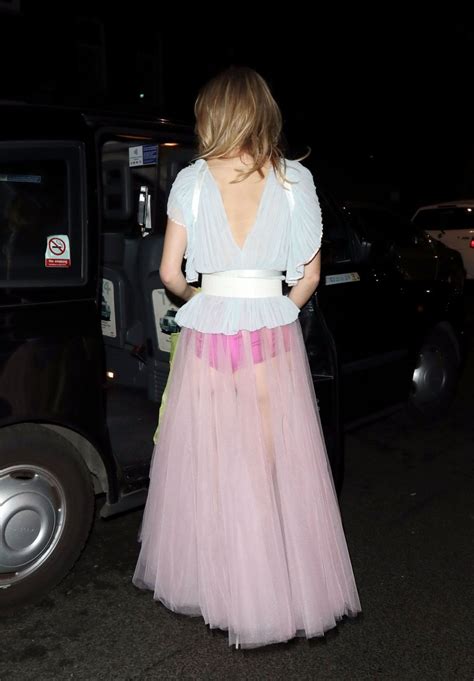 Suki Waterhouse Braless 27 Photos Thefappening