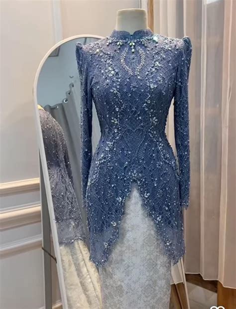 Pin oleh Tris collection Modiste di kebaya di 2025 | Model pakaian, Gaya model pakaian, Model ...