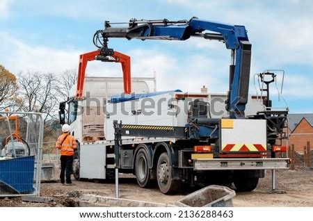 OFFLOADING Stock Photos And Images Avopix