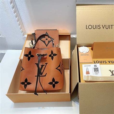 Sản Xuất Hộp Giấy Đựng Túi Xách Nữ Mẫu Đẹp Theo Yêu Cầu