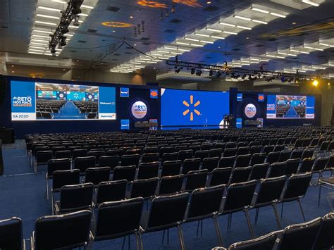 Analog Way S Aquilon Rs2 Drives Video Walls At Walmart Event Avnetwork
