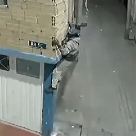Así Trepan Postes Los Ladrones Para Robar Cables En Bogotá El Delito