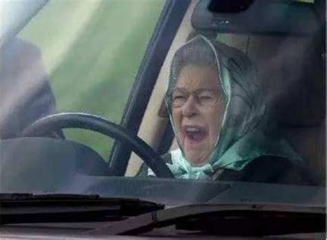 鏡頭下：91歲高齡開車的英國女王，無證駕駛近70年 每日頭條