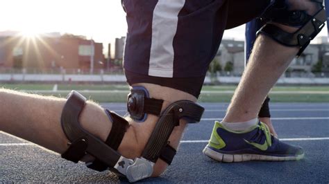 Levitation Brace Gives Users Spring Loaded Knees