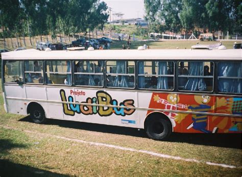 Foto Do ônibus Do Projeto No Centro Esportivo Da Vila São Paulo Em