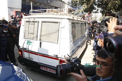 चार्ल्स शोभराजलाई यसरी लगियो अध्यागमन विभाग तस्बिरहरू नवीनबाबु