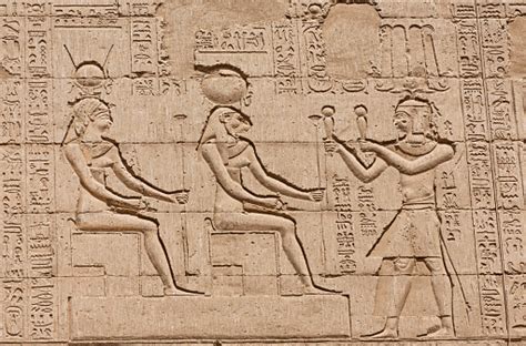 Hieroglyphic Carvings 고대 이집트 관자놀이 벽 건축물 특징에 대한 스톡 사진 및 기타 이미지 건축물 특징