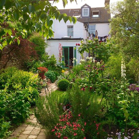 23 Small English Garden Courtyard Ideas To Try This Year SharonSable