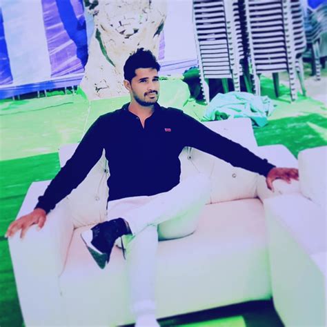 Banshilalgaina123 इसे कहते है कसक ओर चाहत ट्रेन चलने को ही थी कि अचानक कोई जाना पहचाना सा