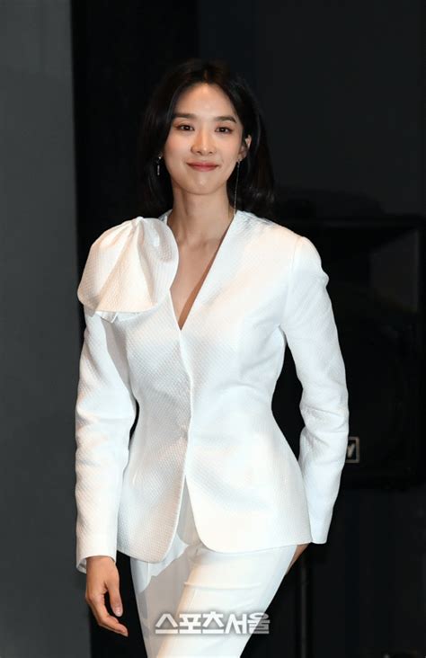 포토 다시 봄 이청아 멋 좀 냈어요