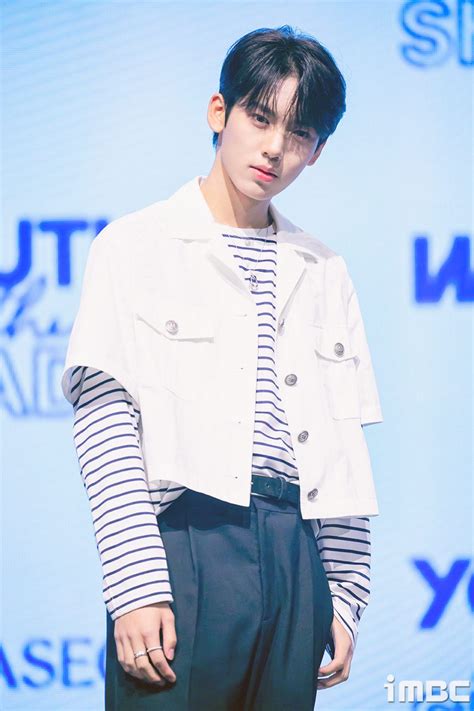 [움짤] Zb1 한유진 막내토끼 잘생김