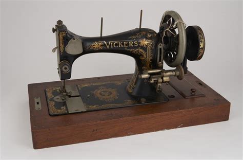 Vibrating Shuttle Lock Stitch Hand Sewing Machine Science Museum