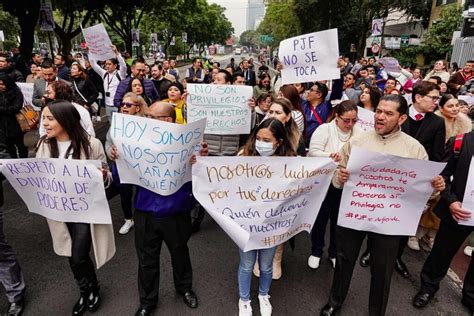 Chilango Trabajadores Del Poder Judicial Y Policías Se Enfrentan En