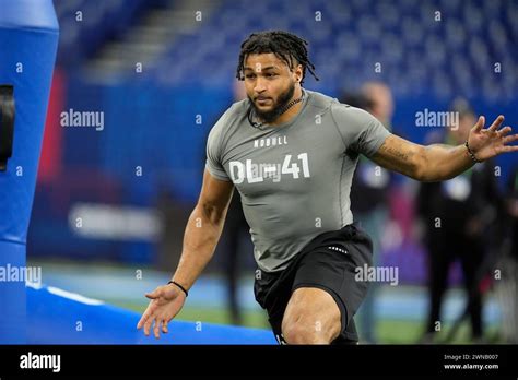 Western Michigan Defensive Lineman Marshawn Kneeland Runs A Drill At