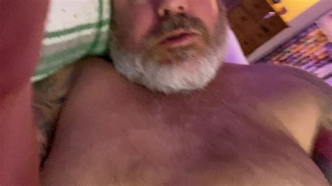 Chub有很多精液 Xhamster