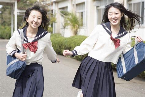 那你最喜欢哪个国家的校服呢？