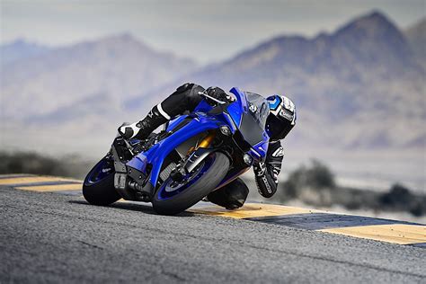 Yamaha Yzf R1m And Yzf R1 Get Performance Upgrades For 2018 Autoevolution