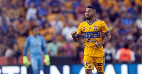 La Pesada Broma Del Vestuario De Tigres A Javier Aquino Por Su
