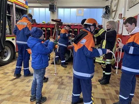 Jugendfeuerwehr Eddelak St Michaelisdonn Gerätekunde Knoten Stiche