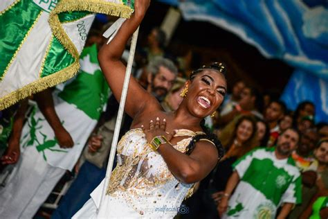 Galeria do Samba Império da Tijuca apresenta fantasias do próximo
