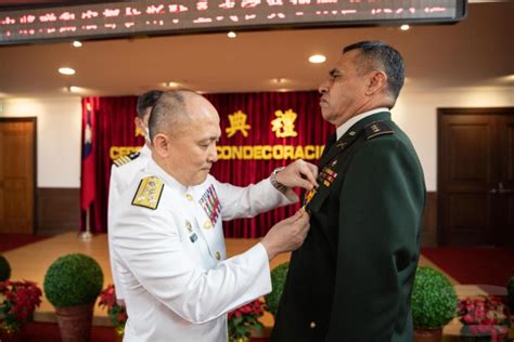 唐副總長贈勳宏都拉斯武官 表彰促進兩國軍誼貢獻國防 僑務電子報