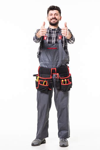 흰색 배경에 고립 된 서명 엄지 손가락을 보여주는 도구와 행복한 핸디맨의 초상화 공사장 감독에 대한 스톡 사진 및 기타 이미지 공사장 감독 모자 모자류 목수 Istock