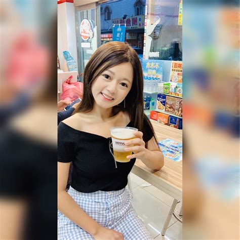 小花姐接 小花姐接 Added A New Photo — At 7 11新福圓門市