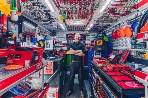 Snapon Tool Truck: Providing Essential Tools and Services to Professionals