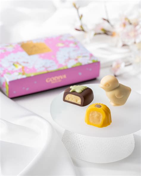 고디바 Godiva🍫 너 한 입 나 한 입💕 언제 어디서나 간편하게 즐기는 지큐브초콜릿 고디바 G 로고가 각인된 초콜릿